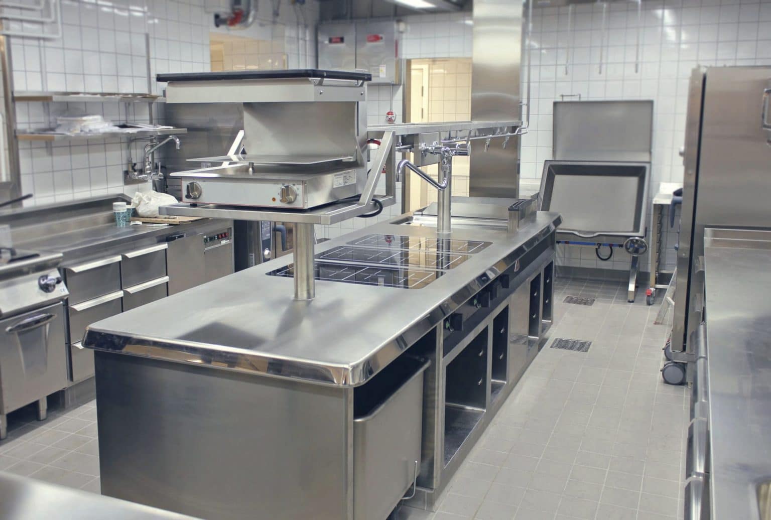 Why Steel Fabrications are Popular In Commercial Kitchens - HouseAffection