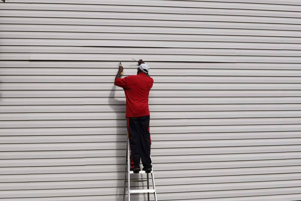 The 5 Most Common Vinyl Siding Problems + How to Fix Them - HouseAffection