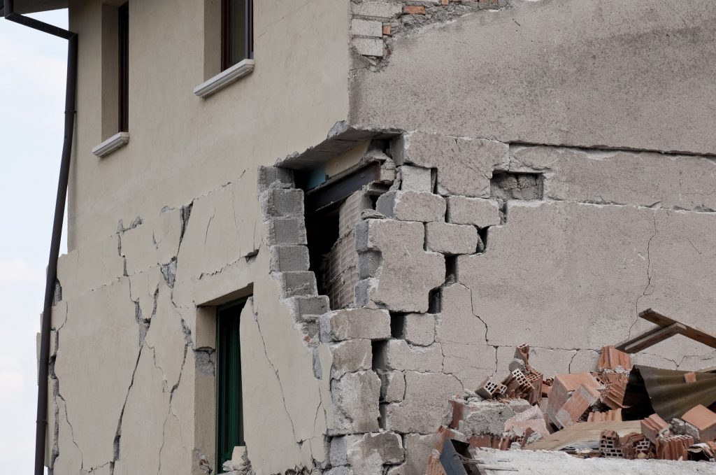 How to Secure Your Home Against Earthquake Damage - HouseAffection